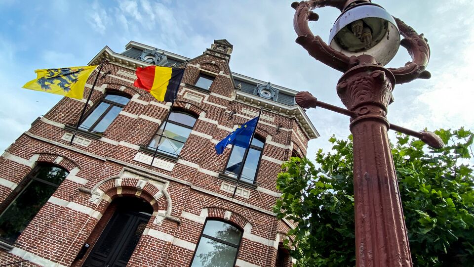 Nachtelijke vergadering over vastgoed en VIP-tickets: uitgelekt ...