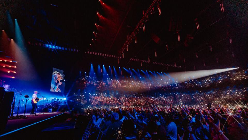 Drie gasten, 220 koorleden en verrassende setlist: zo viert Bart ...