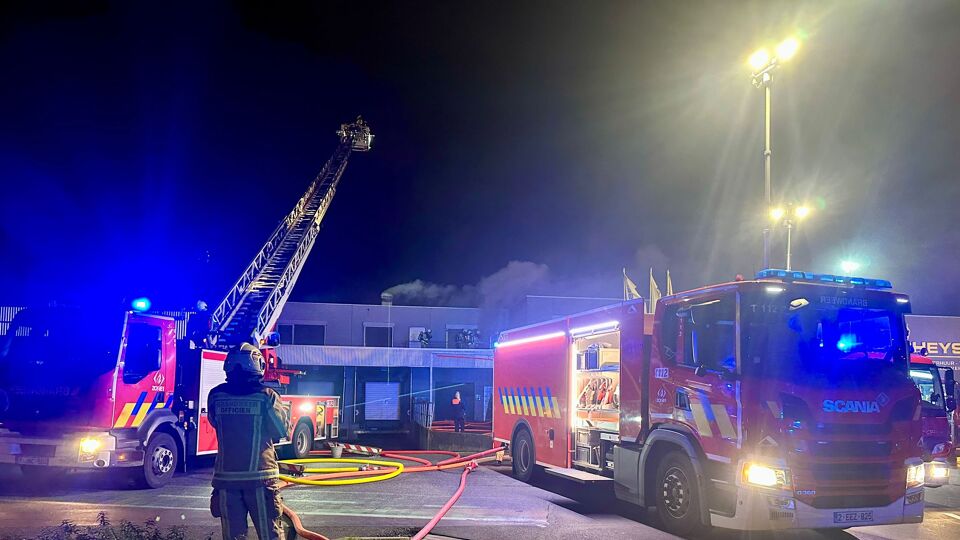 Zware brand in Bpost-distributiecentrum Sint-Andries: geen gewonden ...