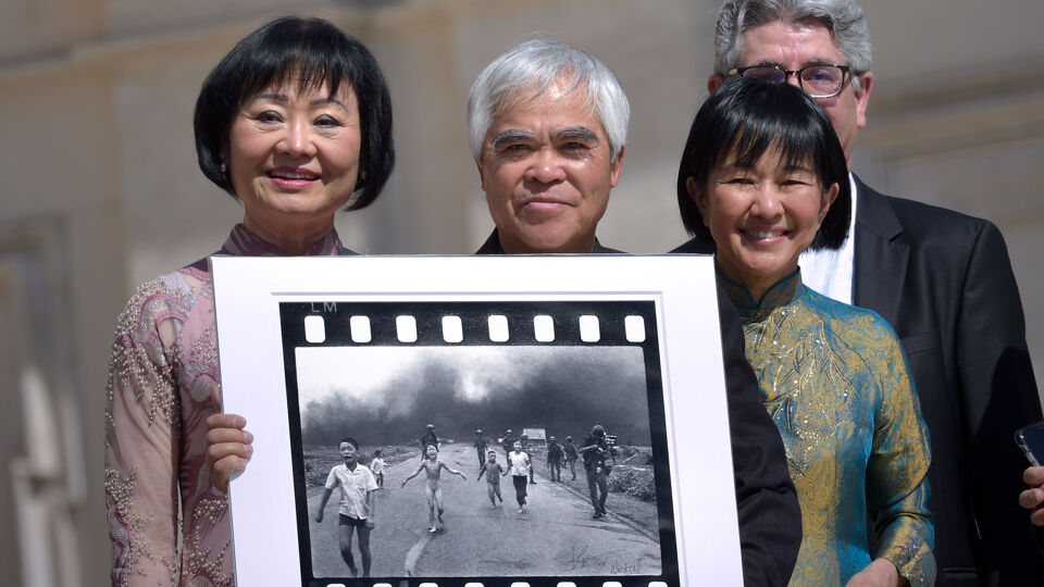 Is 'napalmmeisje' toch niet van Nick Ut? Fotograaf uit Vietnam claimt na halve eeuw dat hij ...