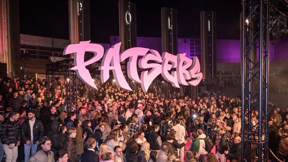 Film 'Patsers' van Adil en Bilall in avant-première op roze loper in ...