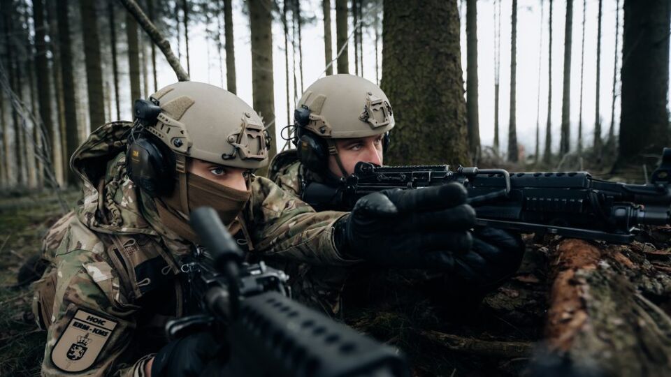 Service militaire volontaire: les jeunes gagneront 2.000 euros par mois ...