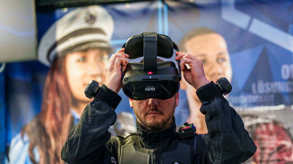 Voor het eerst een verhoor met VR-bril: hoe virtual reality steeds meer ...