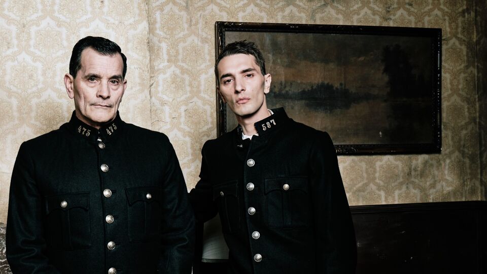 Koen De Bouw en zoon Jolan spelen hoofdrollen in nieuwe reeks ...