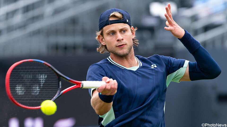 Zizou Bergs moet bijna 3 uur zwoegen in boeiende, Belgische clash met ...