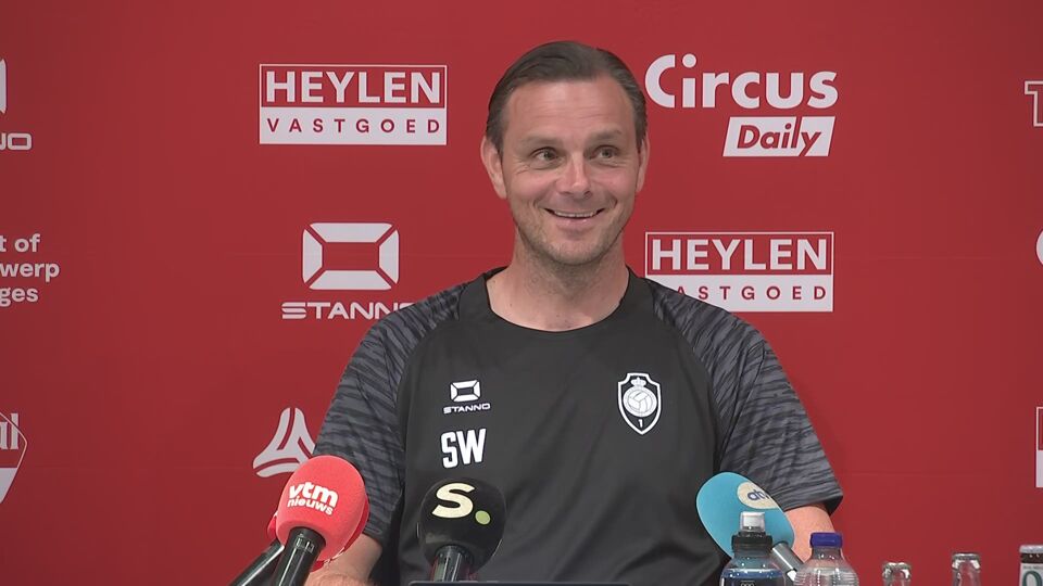 Geen minuut gecoacht en hij kreeg al commentaar: Antwerp stelt Stef ...