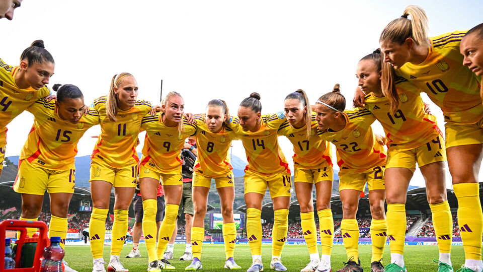 Bondscoach Red Flames kiest 25 speelsters voor tweeluik tegen Ierland ...