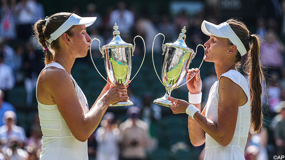 Bingo! Elise Mertens en Veronika Koedermetova pakken de dubbeltitel op ...