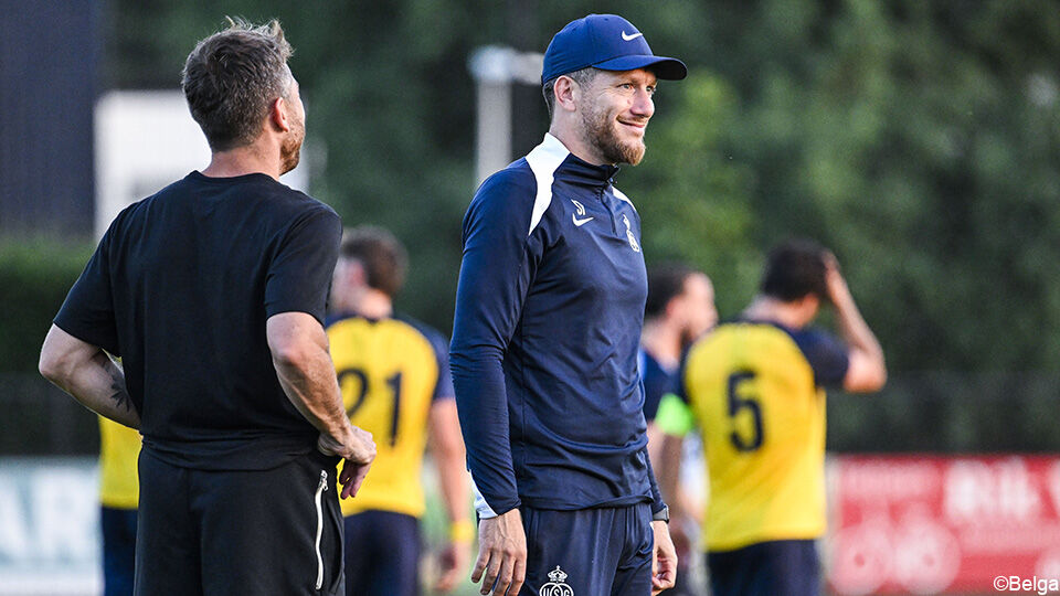 Peter Vandenbempt "dubbel verrast" over vertrek Pocognoli: "Als één club het kan opvangen, is ...