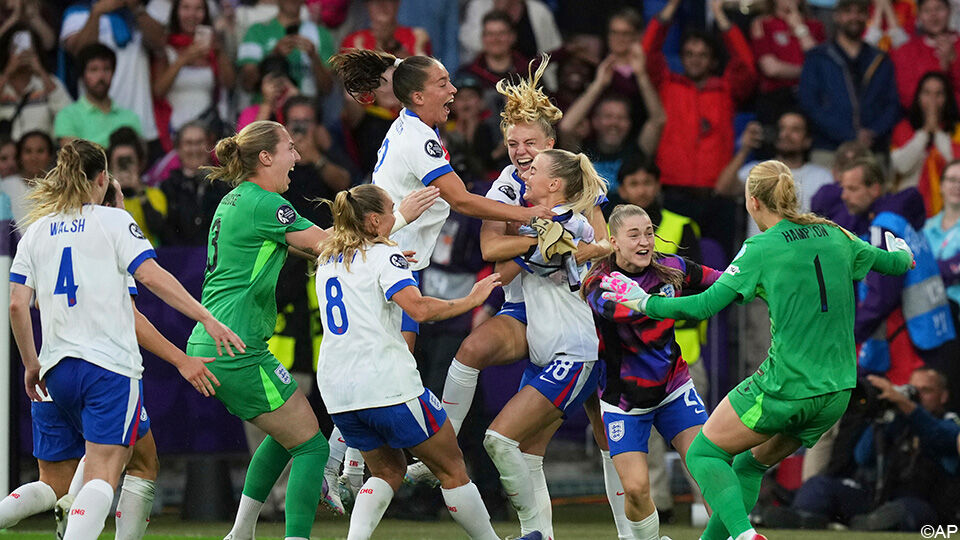 Chloe Kelly schiet Engeland opnieuw naar EK-delirium: "Ik mis geen 2 ...
