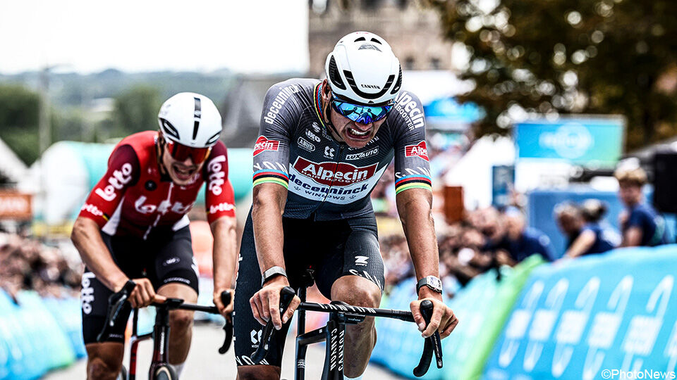 Van der Poel vloert De Lie in prangende sprint op de Vesten in ...