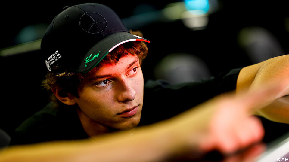 Op de plek waar hij een mentaal litteken opliep, staat Andrea Kimi ...