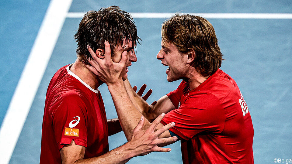 Raphael Collignon en Zizou Bergs kijken elkaar in de ogen in Brussel ...