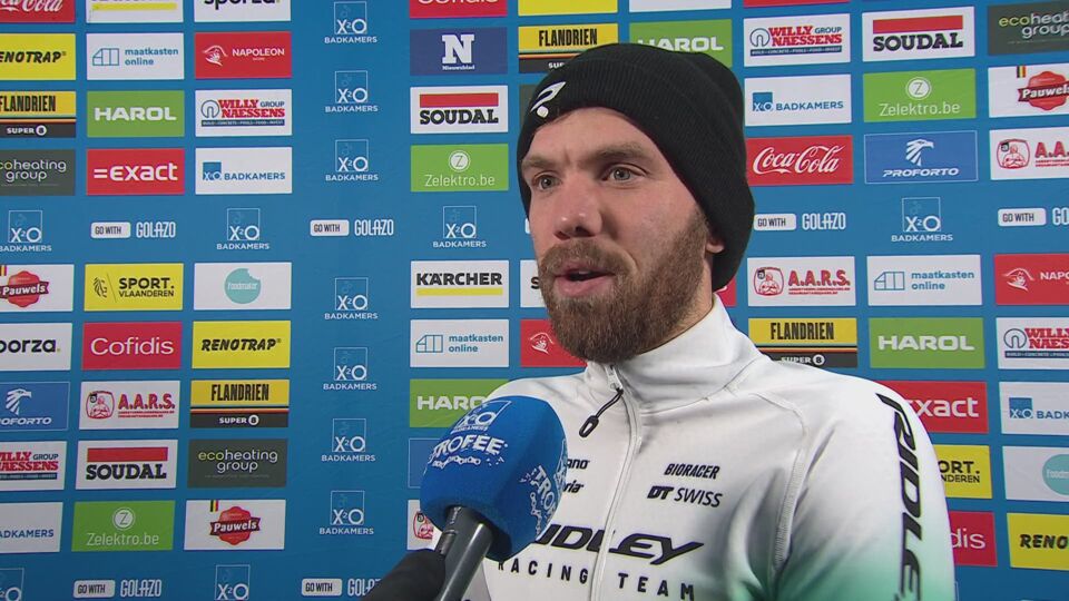 Zijn eerste zege in Belgische kampioenentrui: Thibau Nys wint ...