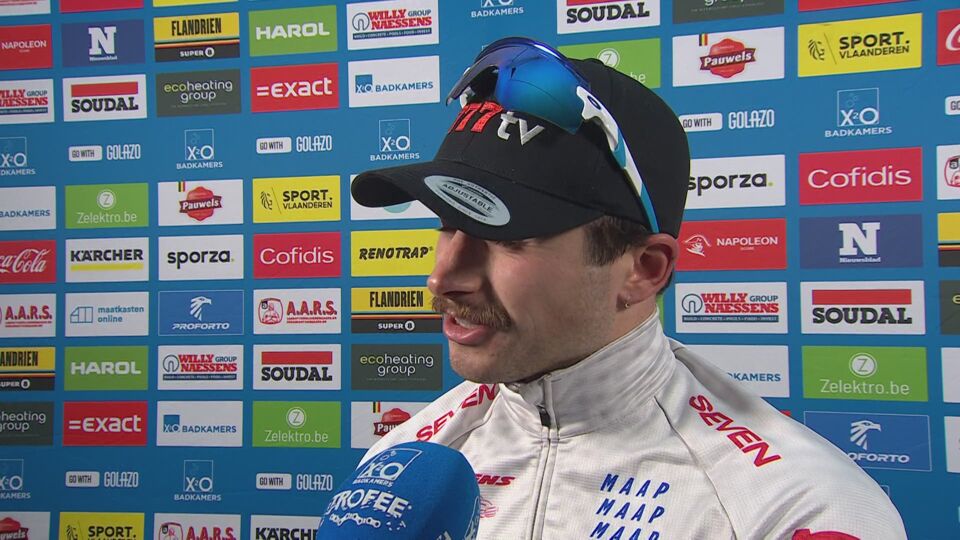 Zijn eerste zege in Belgische kampioenentrui: Thibau Nys wint ...