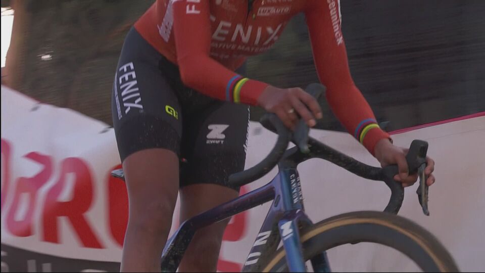 Beresterke Van Alphen grijpt gouden kans in Flamanville, Alvarado viert ...