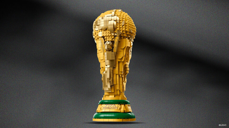 Bouw je eigen WK-trofee: LEGO lanceert replica van iconische FIFA-beker ...