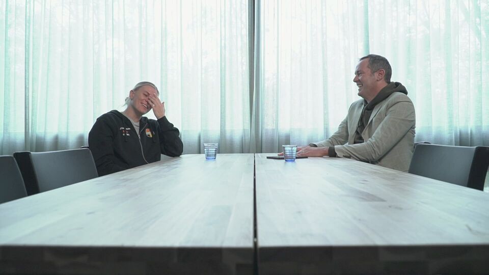 In een taxi rook ze onraad na dat ene berichtje: Julie Vanloo ...