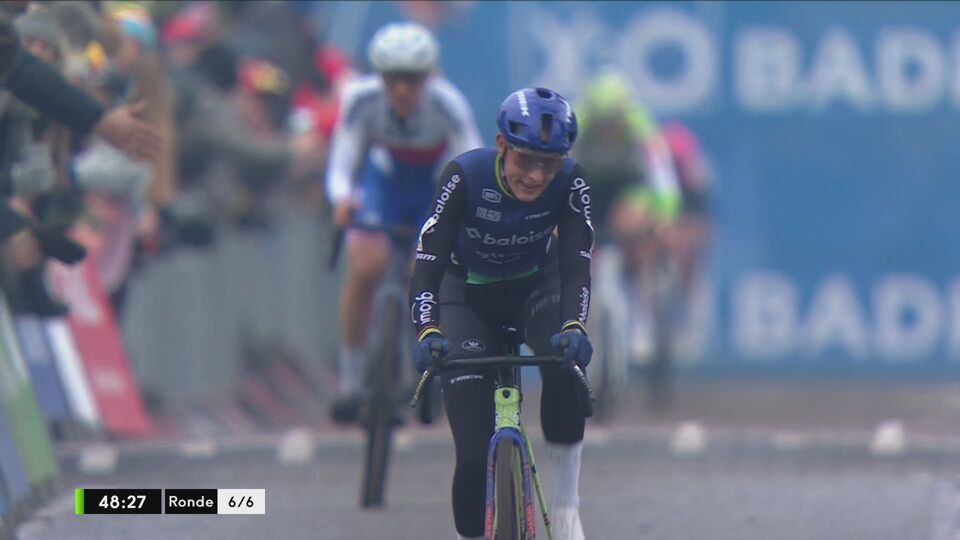 Zemanová weert zich, maar Brand wint solo: “Nummer 16 dit seizoen” | sporza