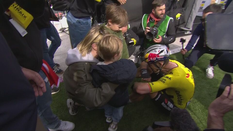"Die vinger naar hemel was altijd mijn doel": emotionele Van Aert ...
